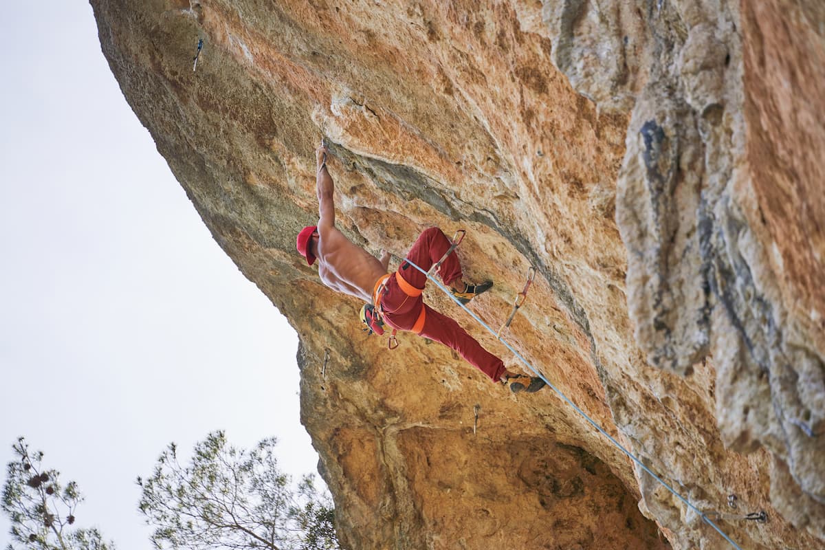 Cómo escalar de primero: la guía básica | Destino Climbing